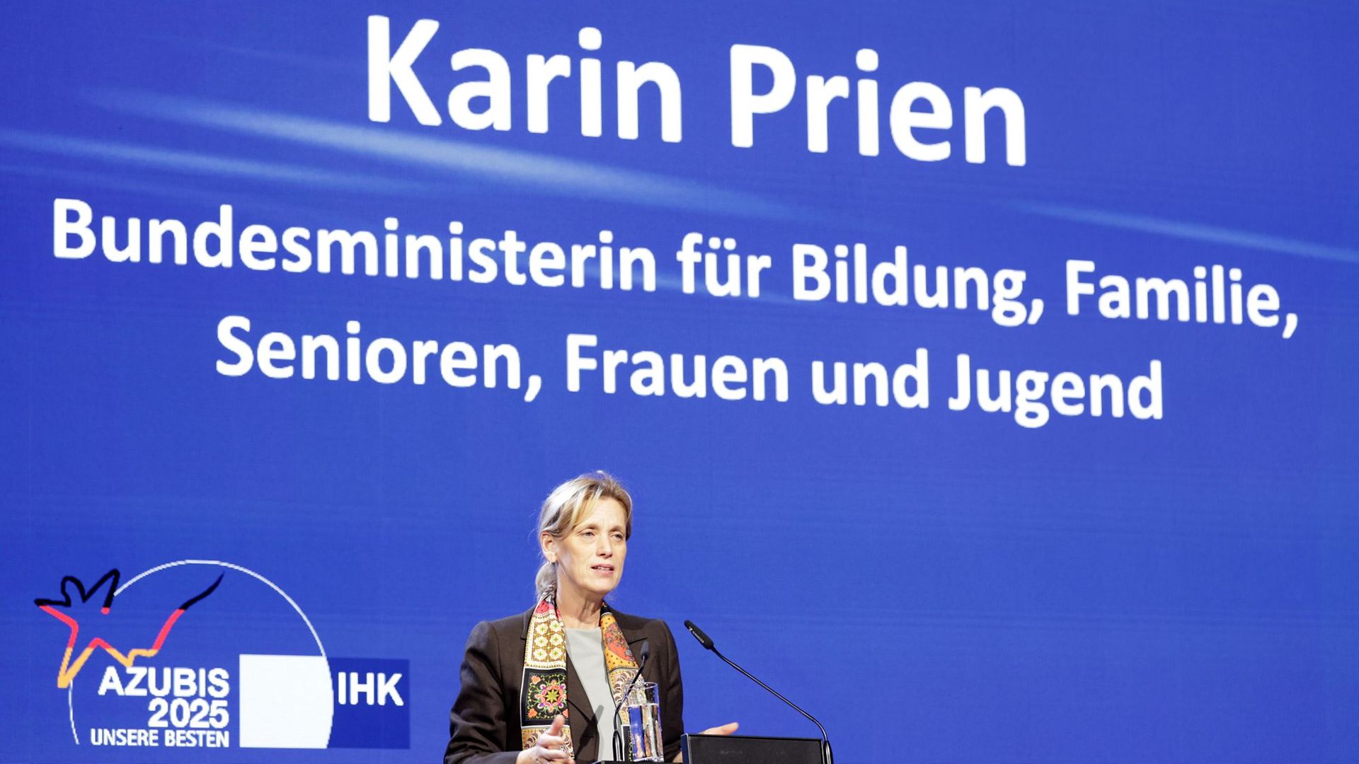 Ministerin Prien: Bildung und Beruf zusammen denken